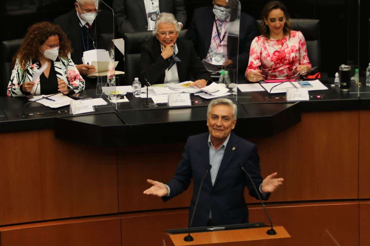 Todos quieren a Cristóbal Arias - Código Magenta
